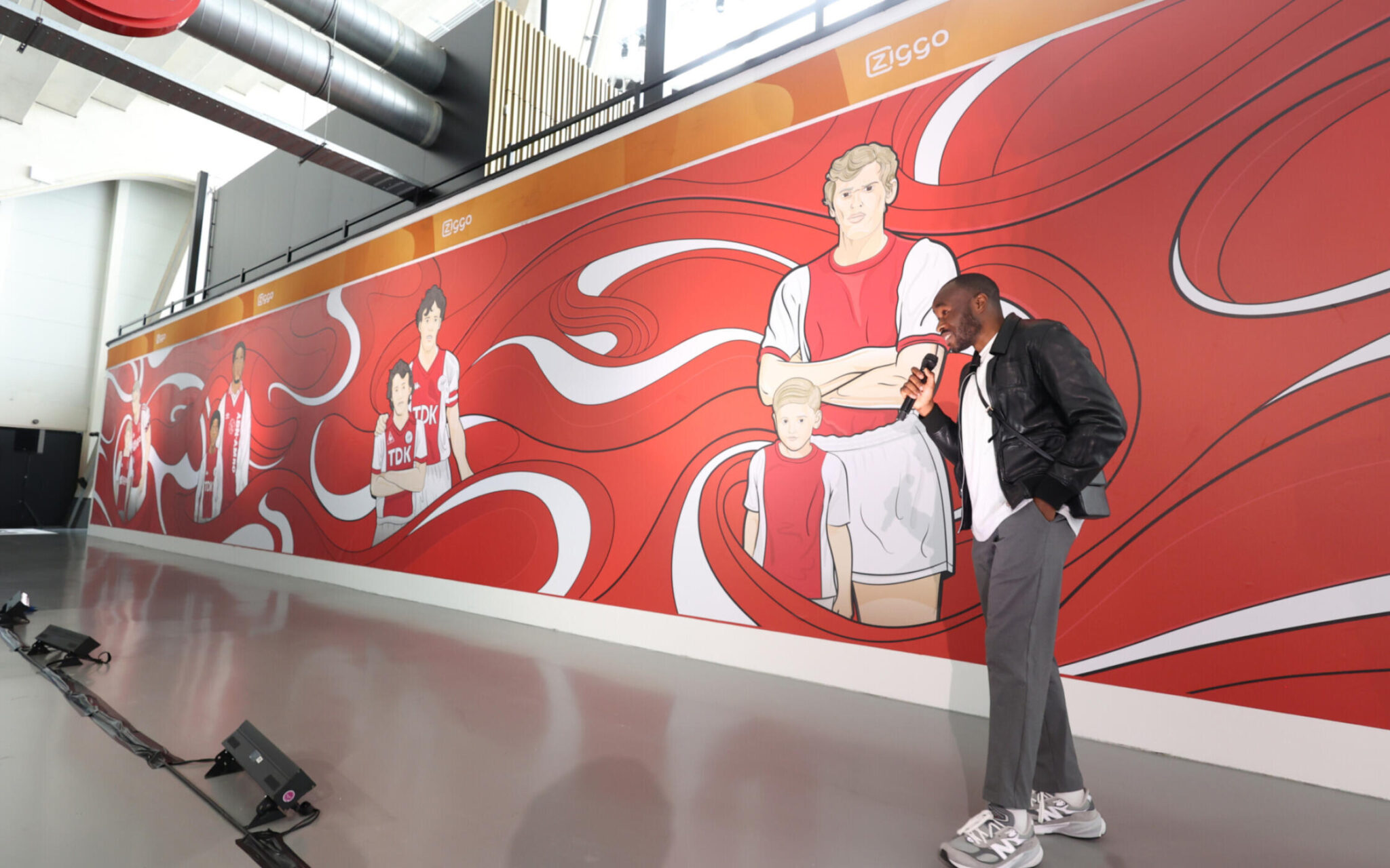 George Adegite maakt Legends mural - Zuidoost City